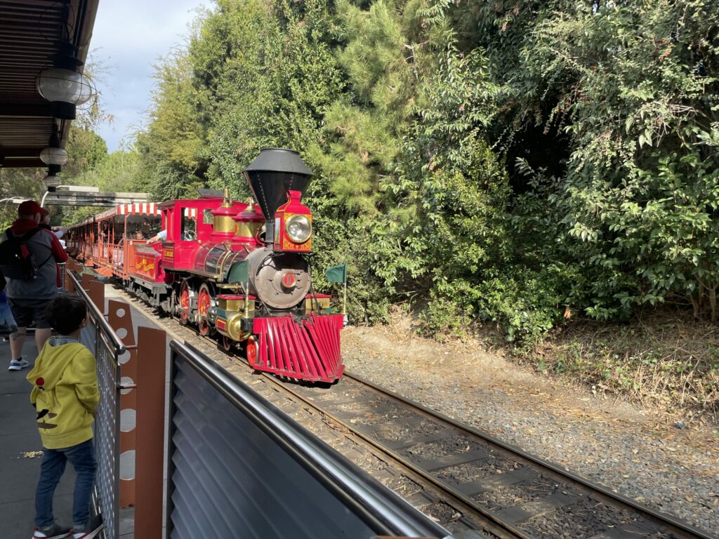 Currently running trains - Disney Railroads Discussion Board